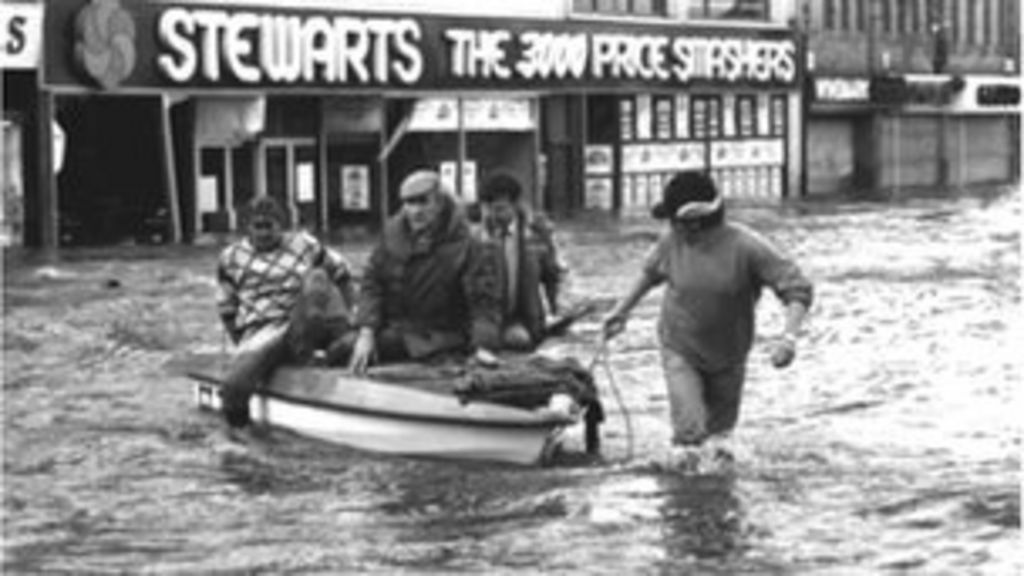 Strabane recalls devastating 1987 flood - BBC News