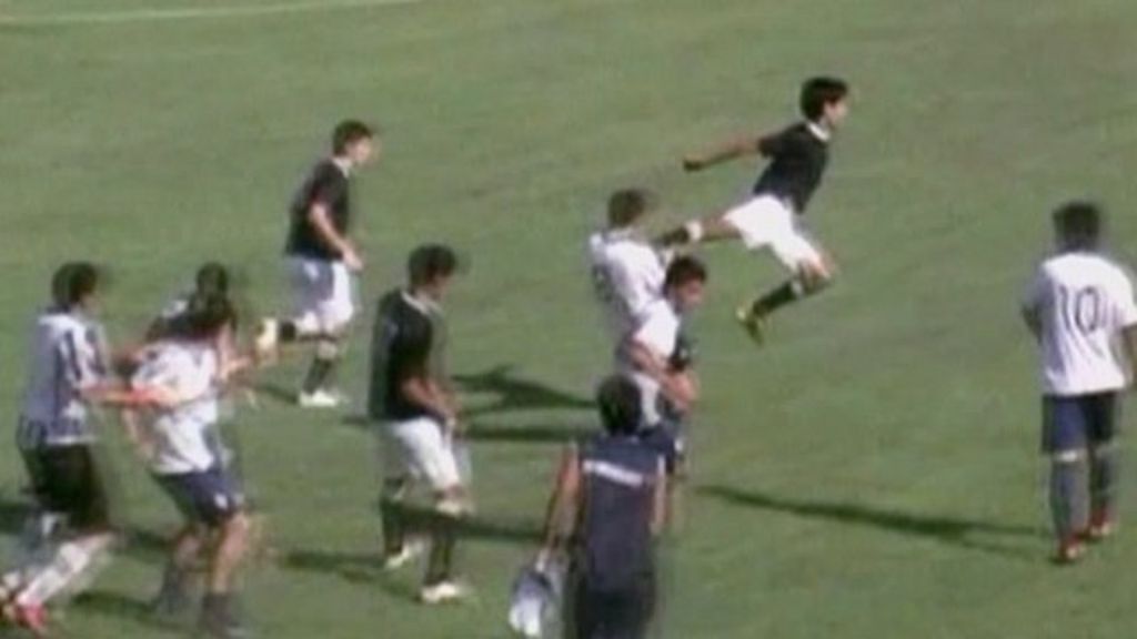 All football players get red card after brawl on pitch - BBC News