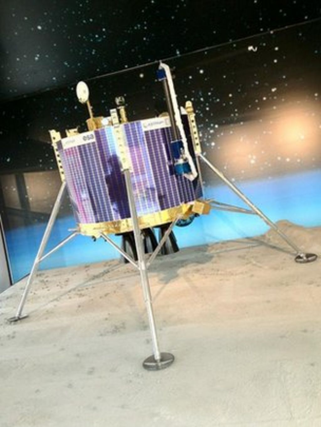 Europe shapes Moon lander design - BBC News