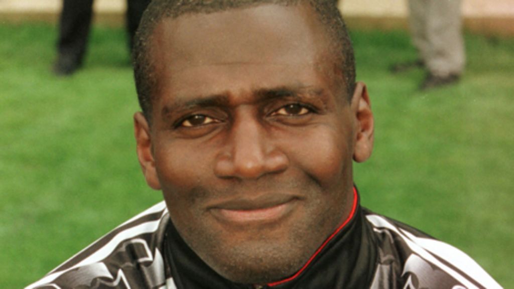 Black football players: Gary Bennett's 'split' warning - BBC News