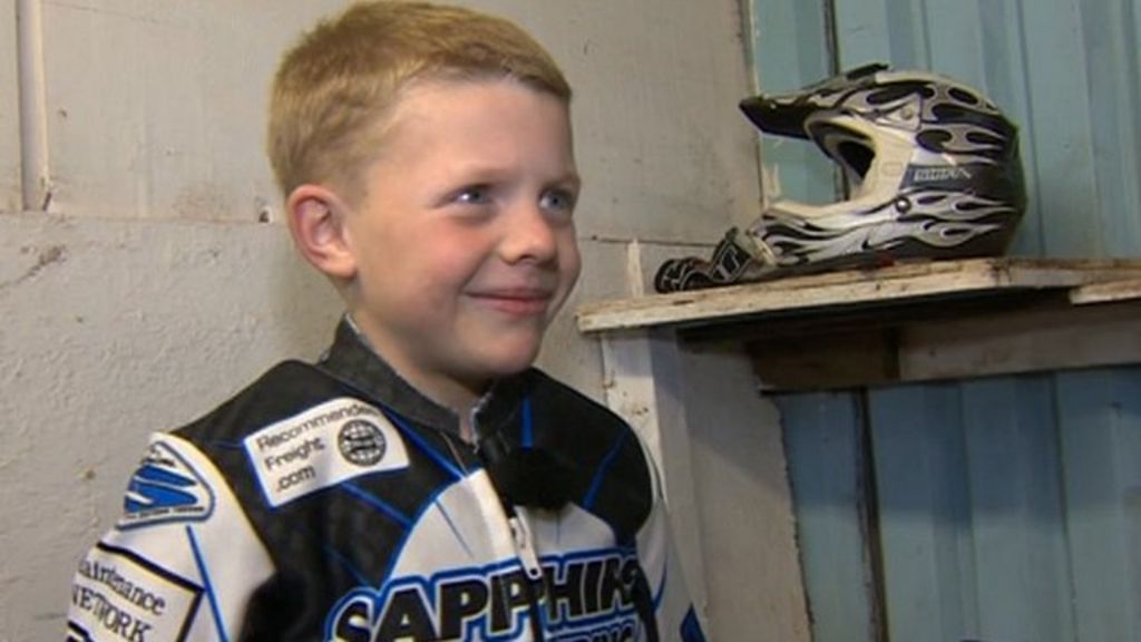 Young biker Archie Freeman is hooked on speedway - BBC News