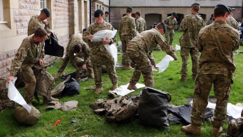 3rd Battalion The Rifles return home to Edinburgh - BBC News