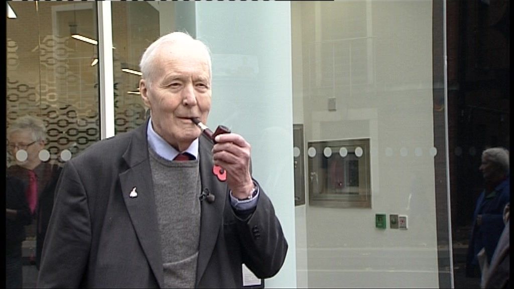 Former Bristol Labour MP Tony Benn opens union HQ - BBC News