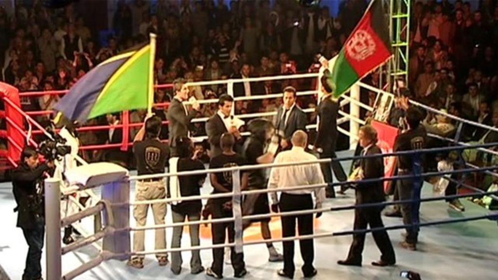 Afghan boxer Hamid Rahimi wins Kabul's first pro match - BBC News