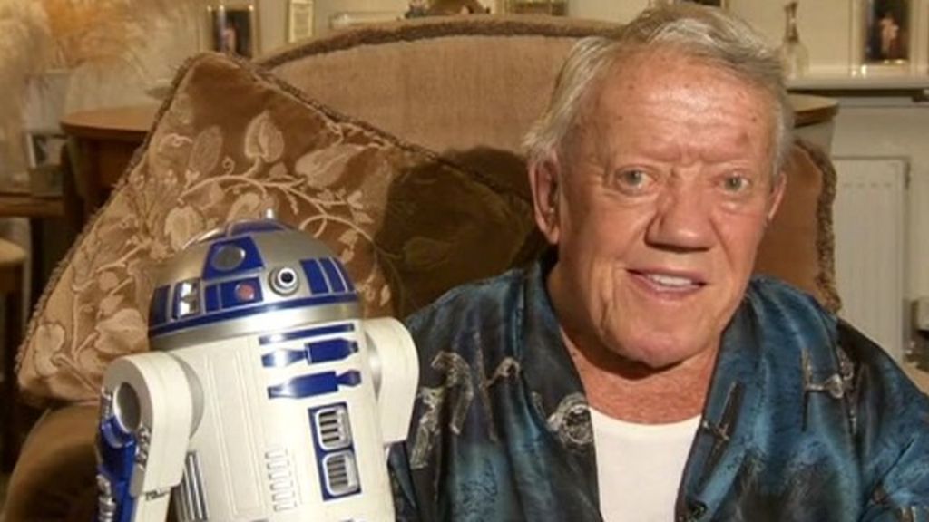 R2-D2 actor 'pleased' at news of new Star Wars films - BBC News