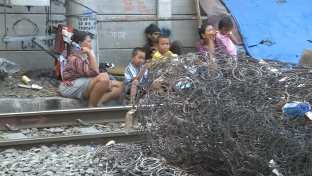 Indonesia's rich-poor divide challenge - BBC News