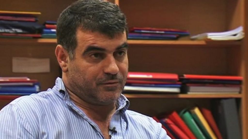 Greek journalist Costas Vaxevanis on trial over bank list - BBC News