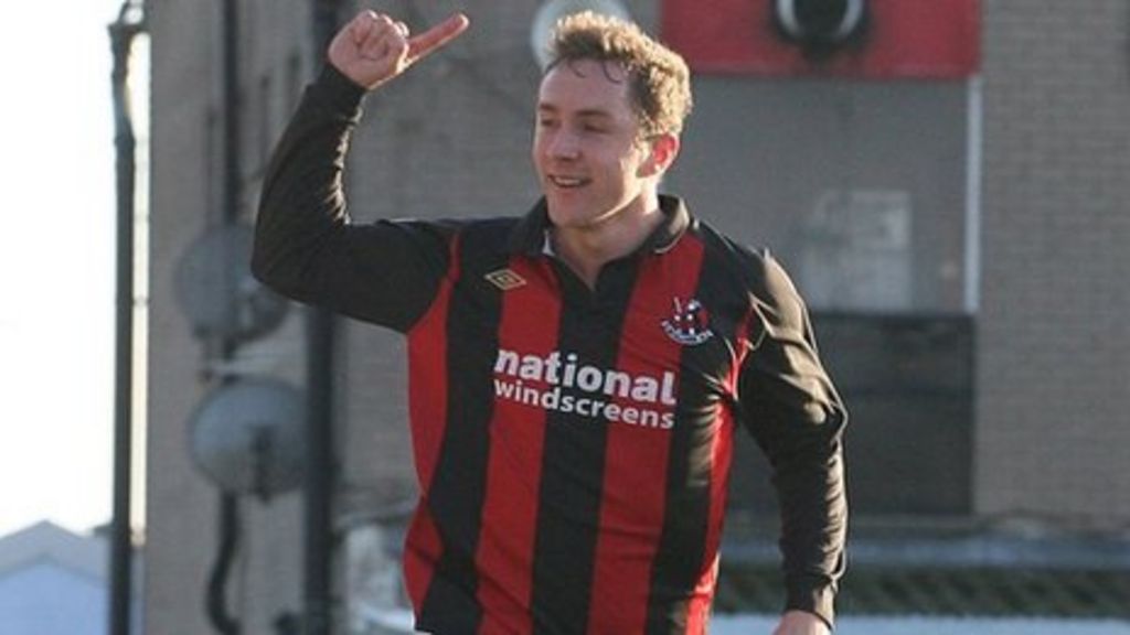 Crusaders put five past Lurgan Blues - BBC Sport