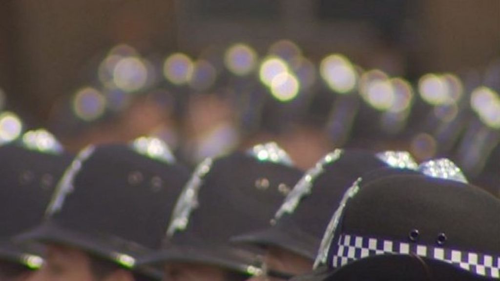 Survey shows Metropolitan Police morale is at 'low levels' - BBC News