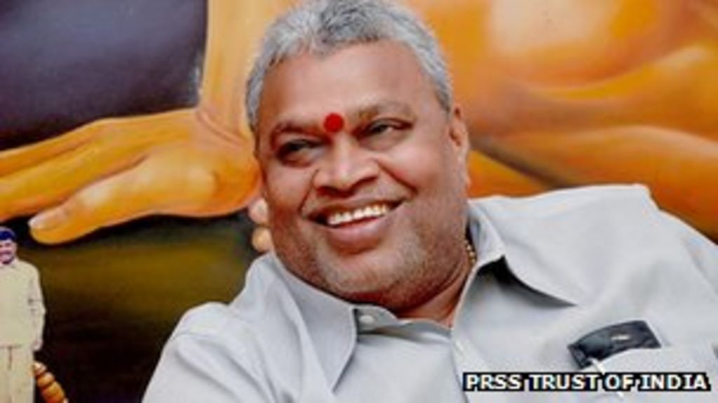 Indian politician Yerram Naidu dies in car crash - BBC News