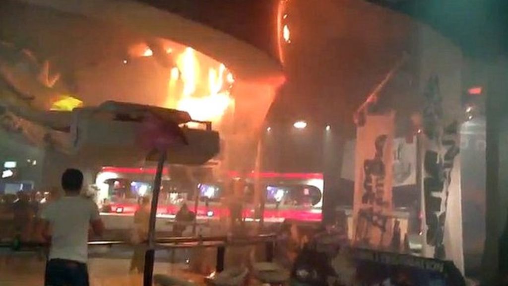 Angle-grinder sparks Essex nightclub blaze - BBC News