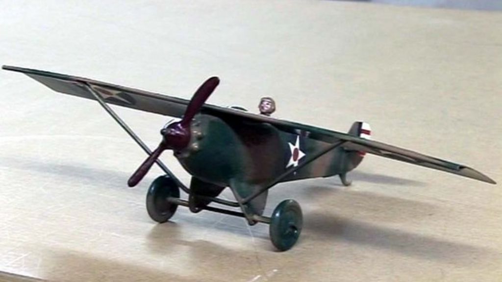 WWII toy aeroplane bought in Bristol fetches £10,000 - BBC News