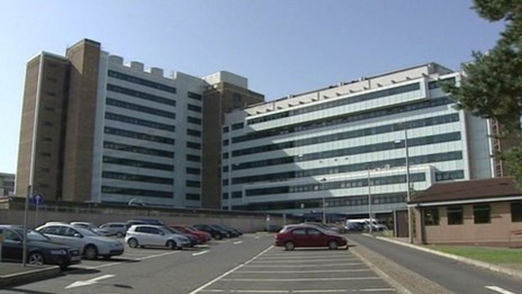 Patients moved in Altnagelvin Hospital fire - BBC News