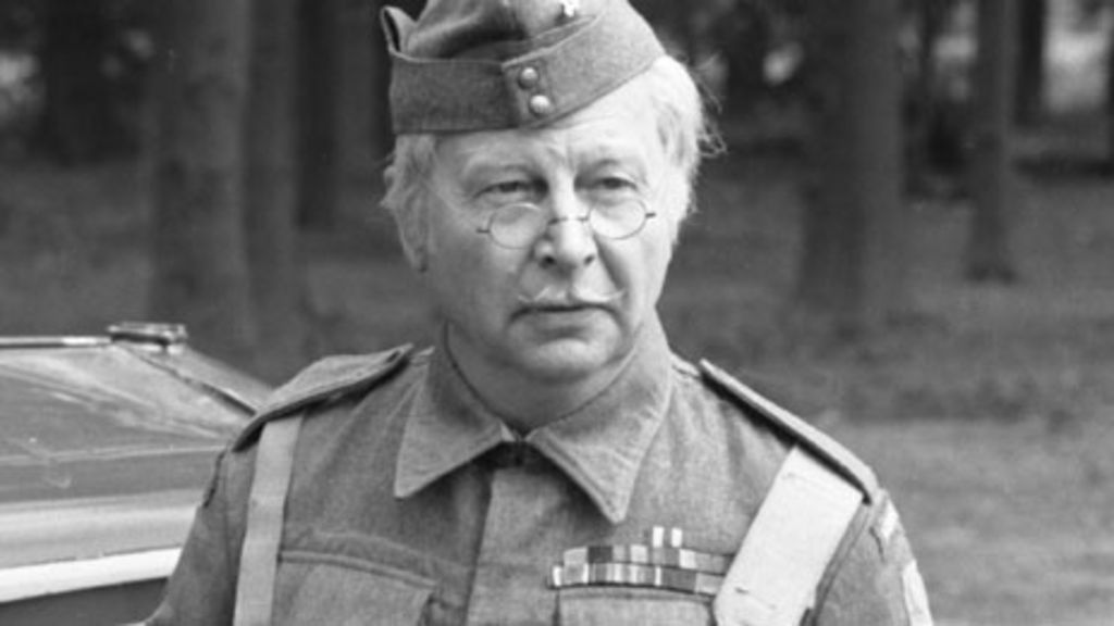 Clive Dunn, Dad's Army actor, dies aged 92 - BBC News