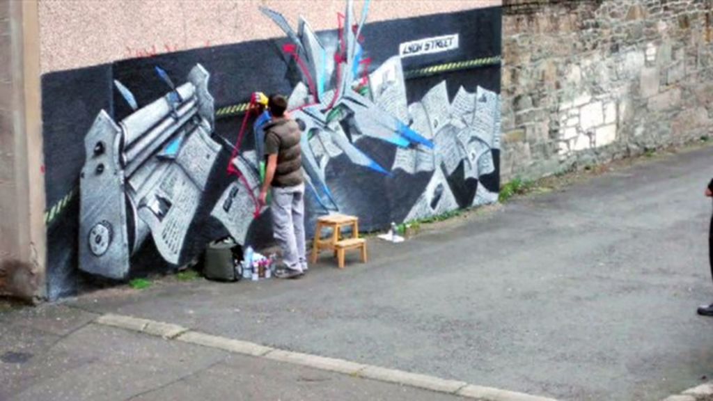 Graffiti transforms wall in Dundee - BBC News