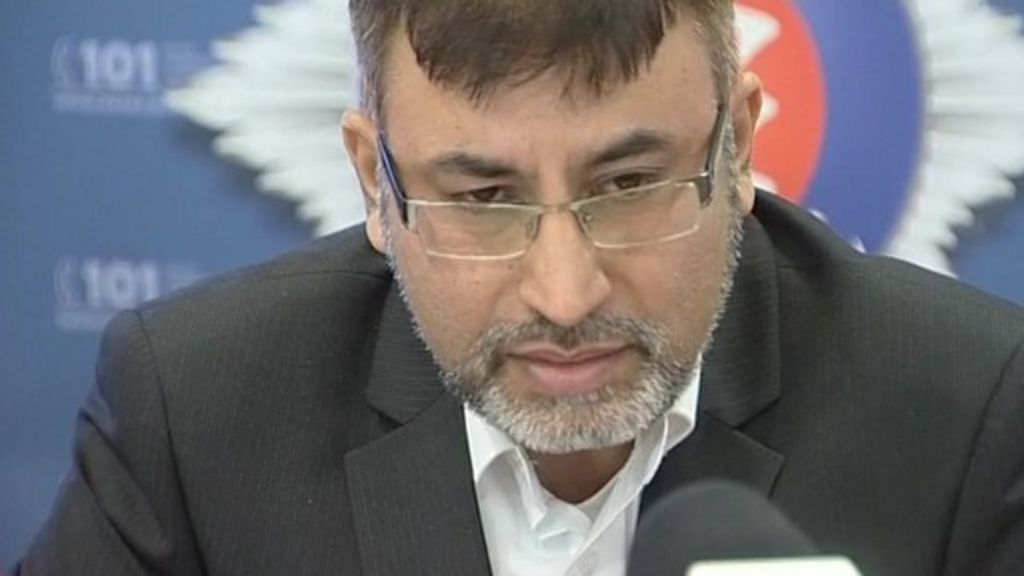 Harlow fire: Father's new plea for public's help - BBC News