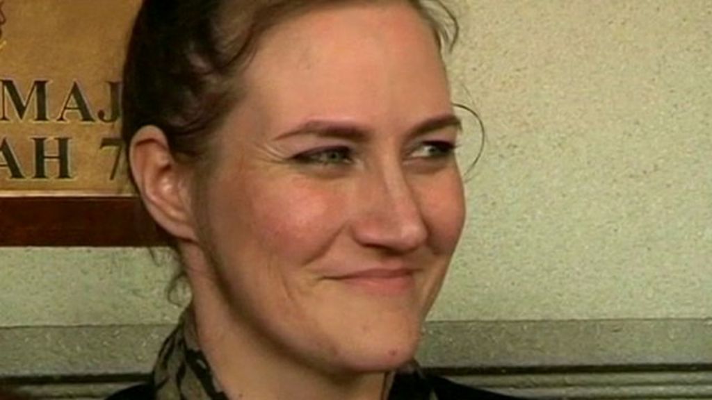 Australian woman is freed after drug charges dropped - BBC News