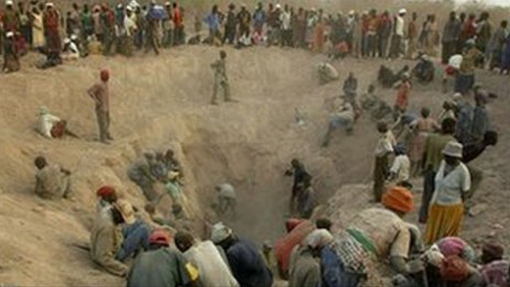 Zimbabwe's Marange diamond fields 'plundered' - BBC News