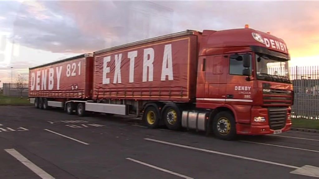Denby Transport bids to cut costs with 'super lorry' - BBC News