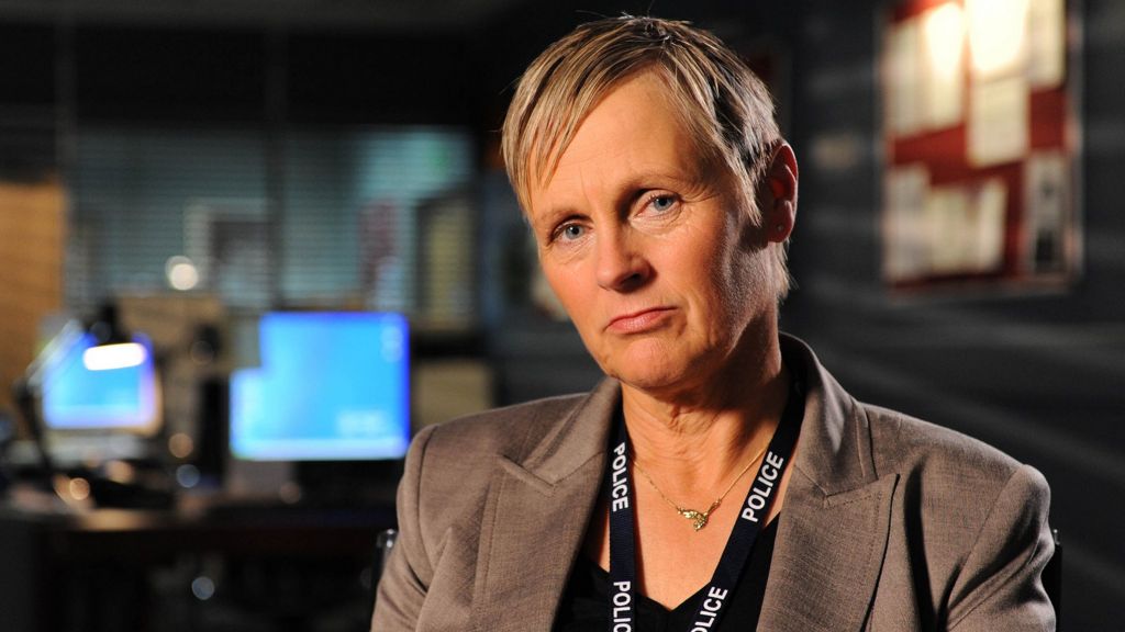 Retired detective becomes TV cop - BBC News