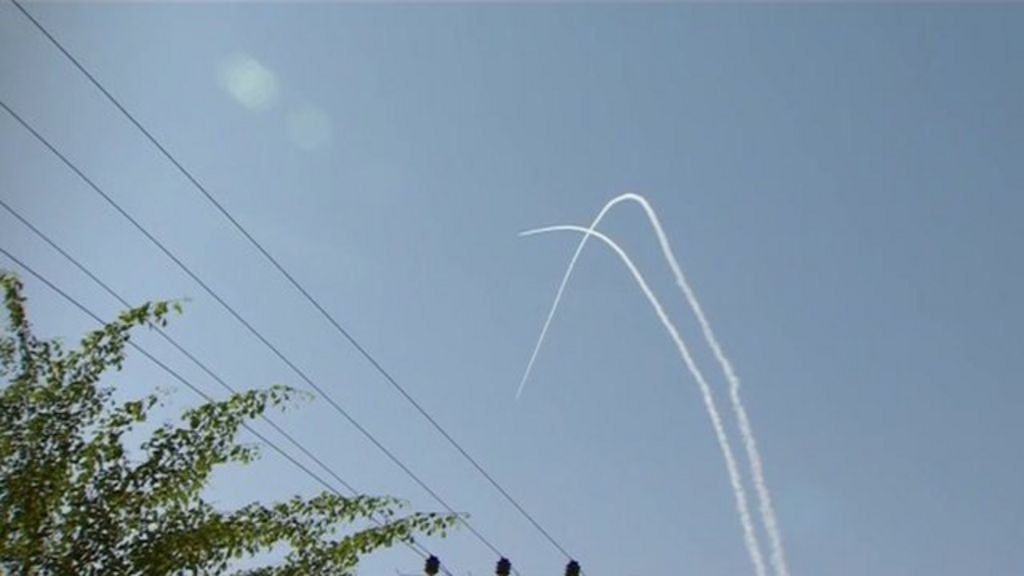 Israel-Gaza conflict: BBC presenter under rocket fire - BBC News