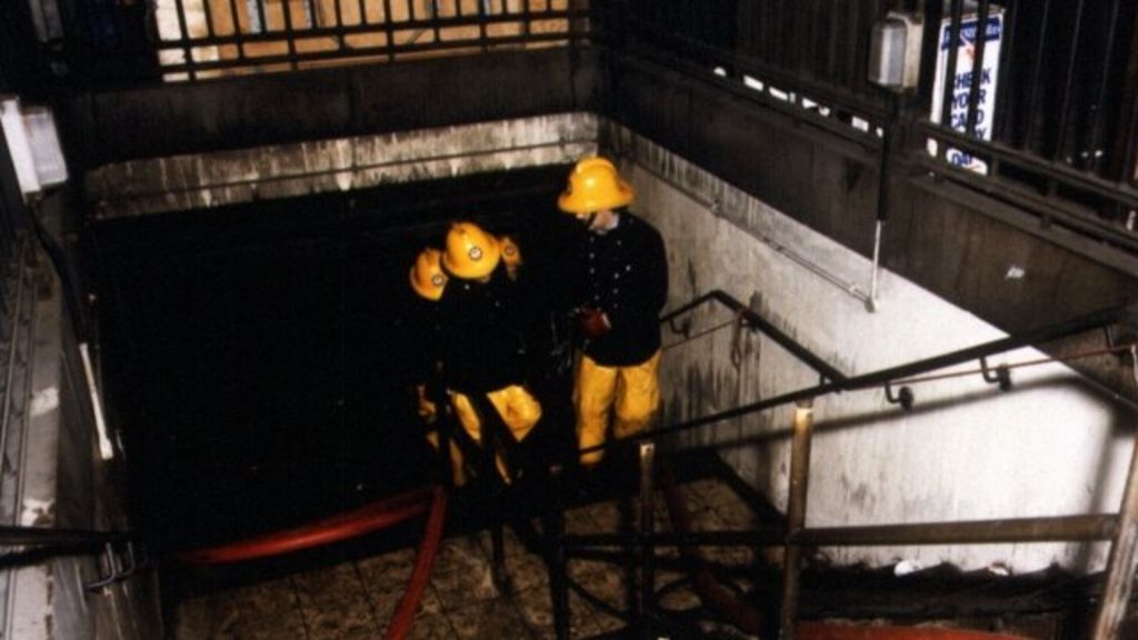 King's Cross fire 25th anniversary marked - BBC News