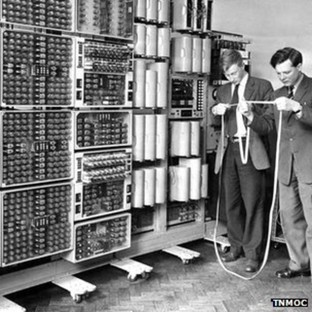 Harwell Dekatron recognised as oldest working computer - BBC News