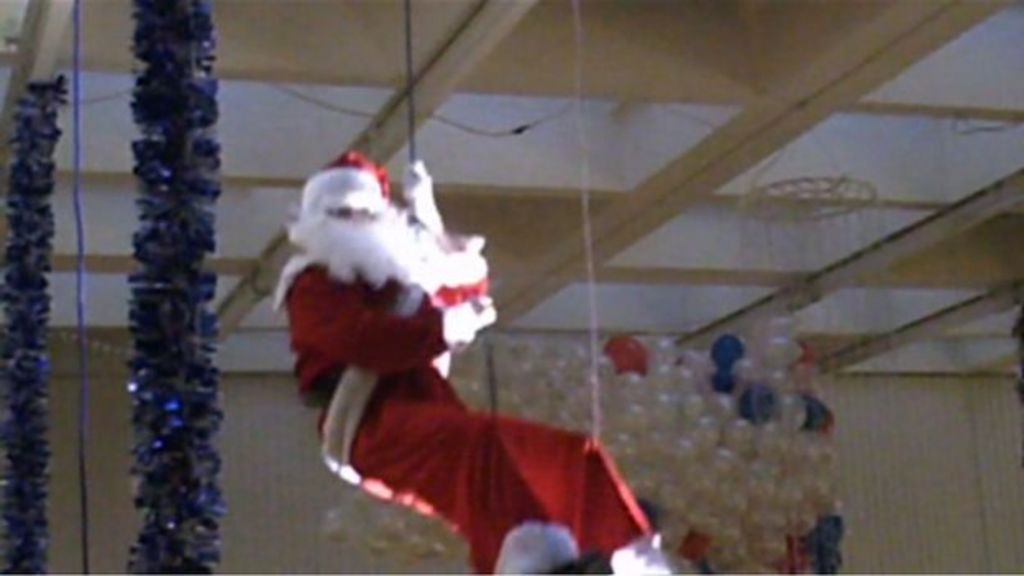 Abseiling Santa Claus gets stuck - BBC Newsround