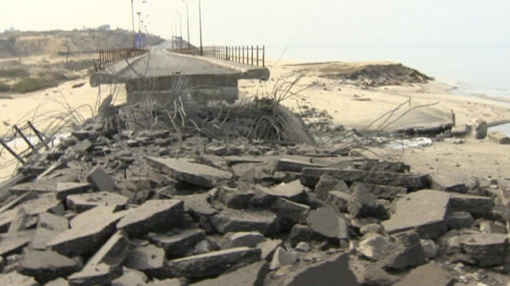 Gaza separated by destroyed bridge - BBC News