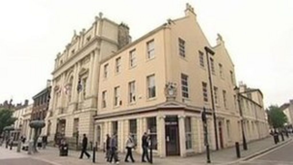 Doncaster Council to cut £118m by 2017 - BBC News