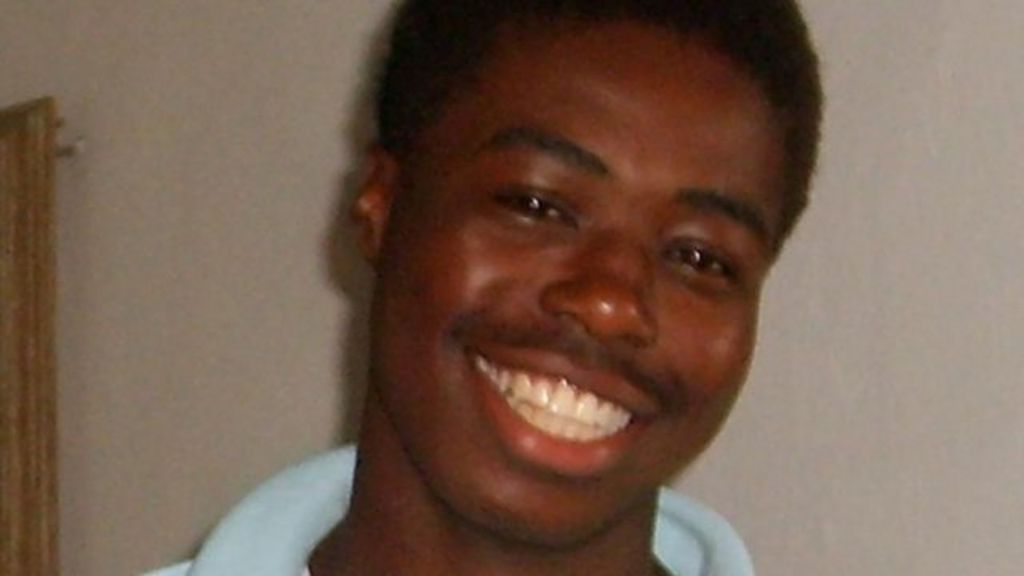 Man cleared of Boxing Day Foot Locker murder - BBC News