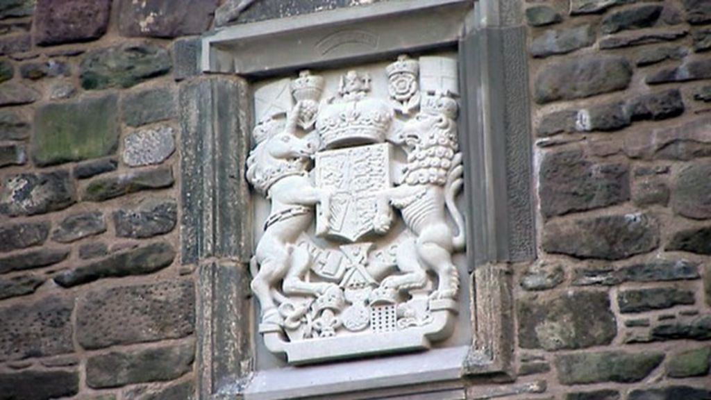 Scone Palace historic arch restored after van damage - BBC News