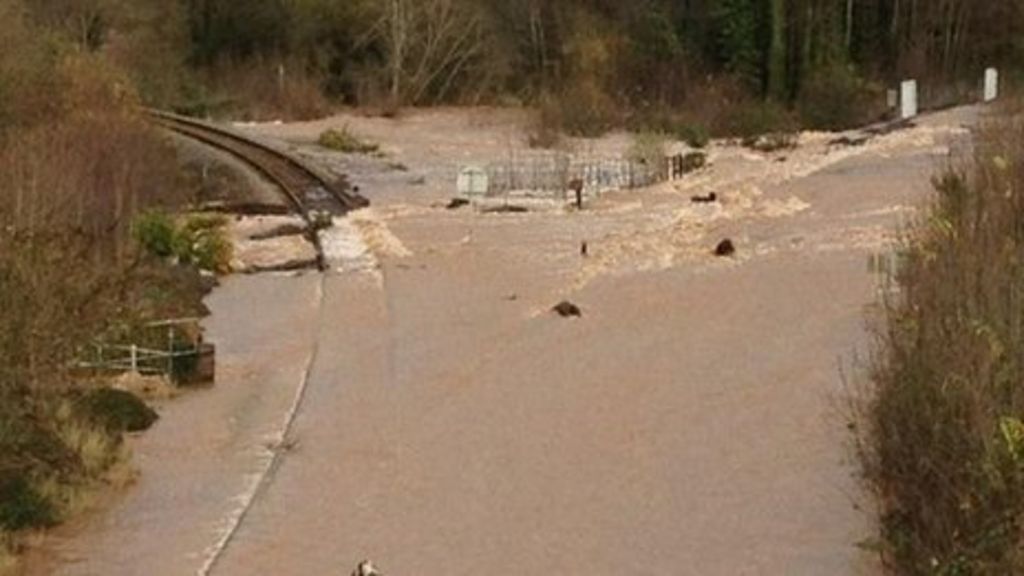 Devon roads and rail hit by flooding - BBC News