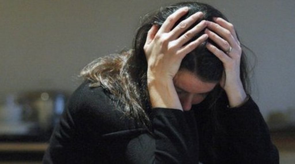 Newsbeat's guide to... stalking - BBC News