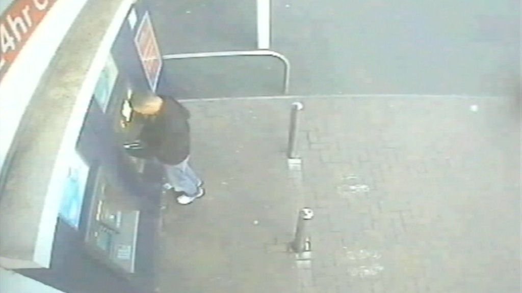 Card-skimming scam caught on CCTV - BBC News