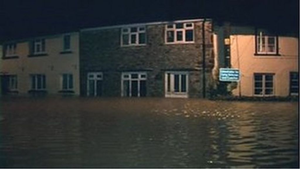 Insurance worry over flooded Kennford homes - BBC News