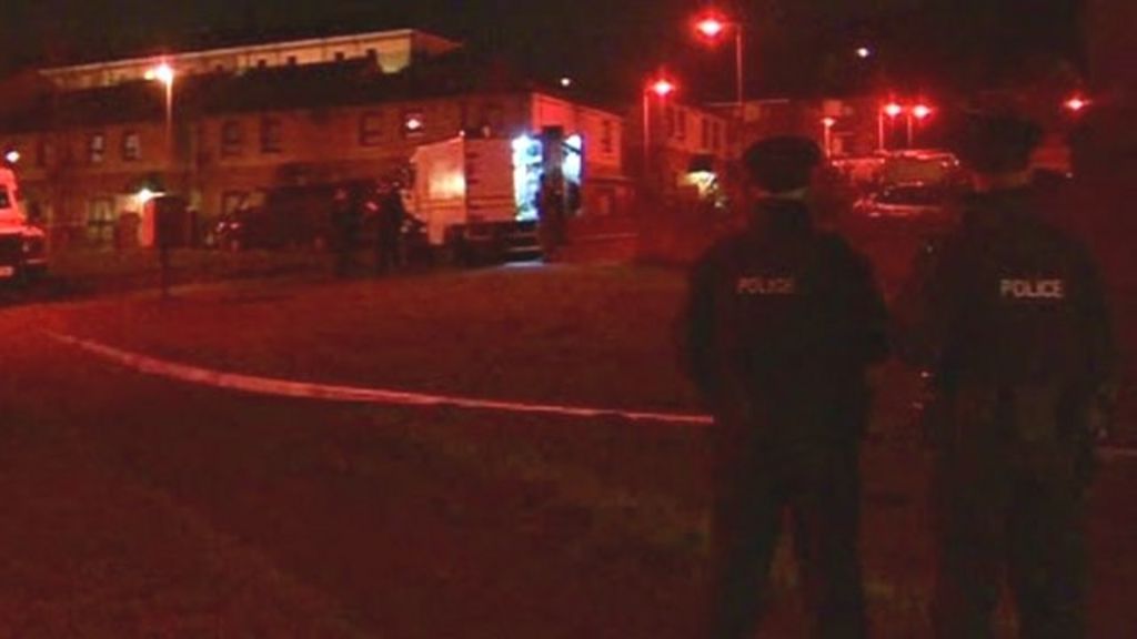 Pipe bomb thrown at police in Belfast - BBC News