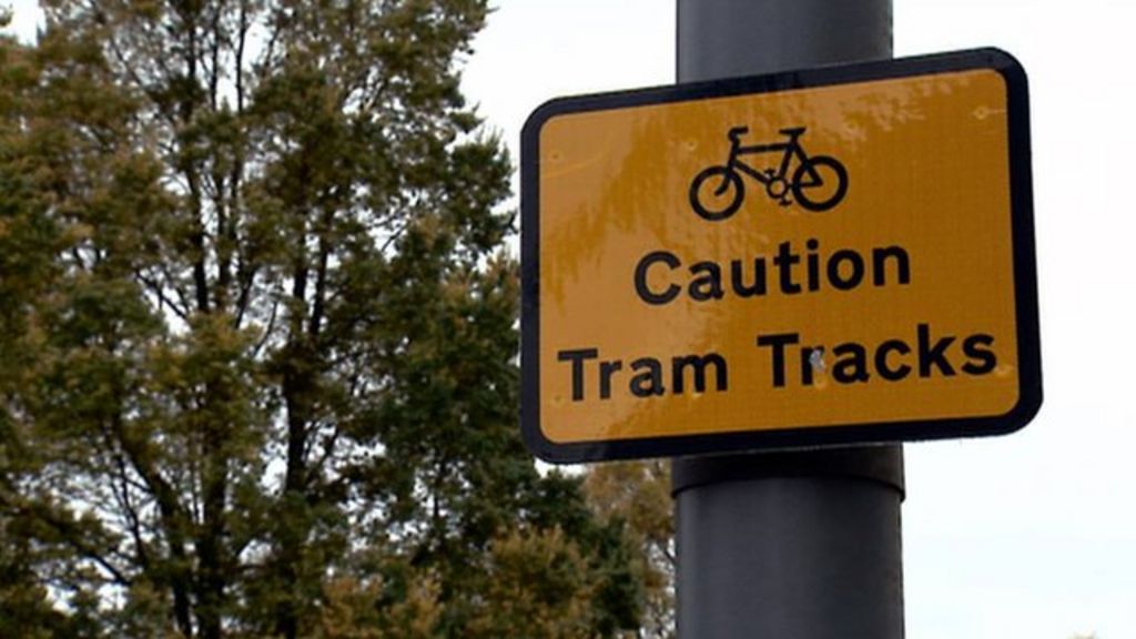 Edinburgh trams project passes milestones - BBC News