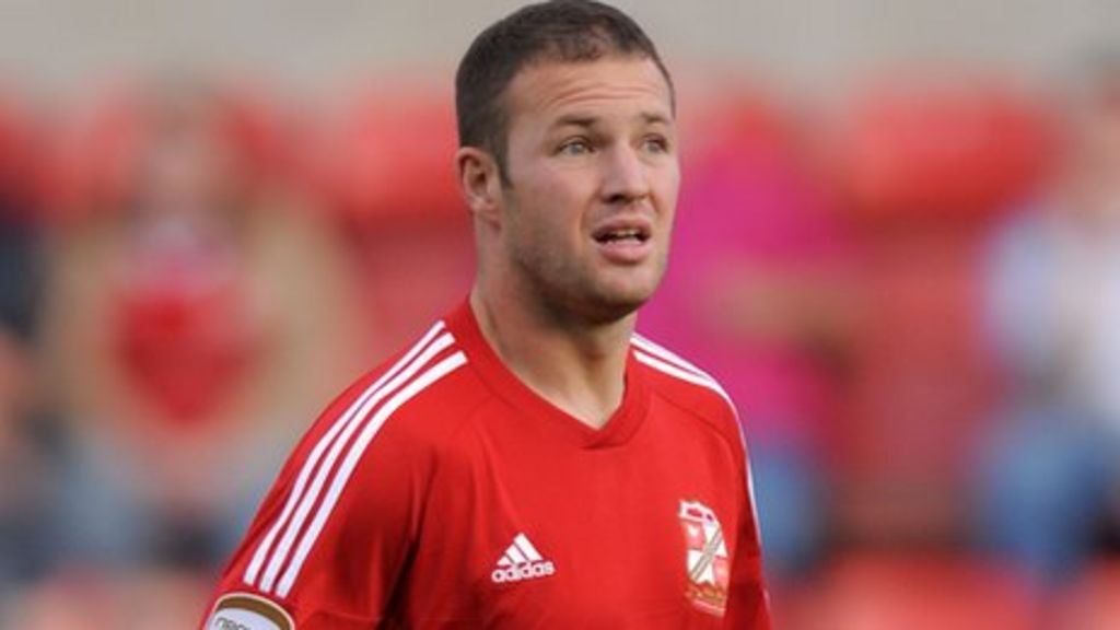Alan Navarro will 'fight' for Swindon Town starting place - BBC Sport