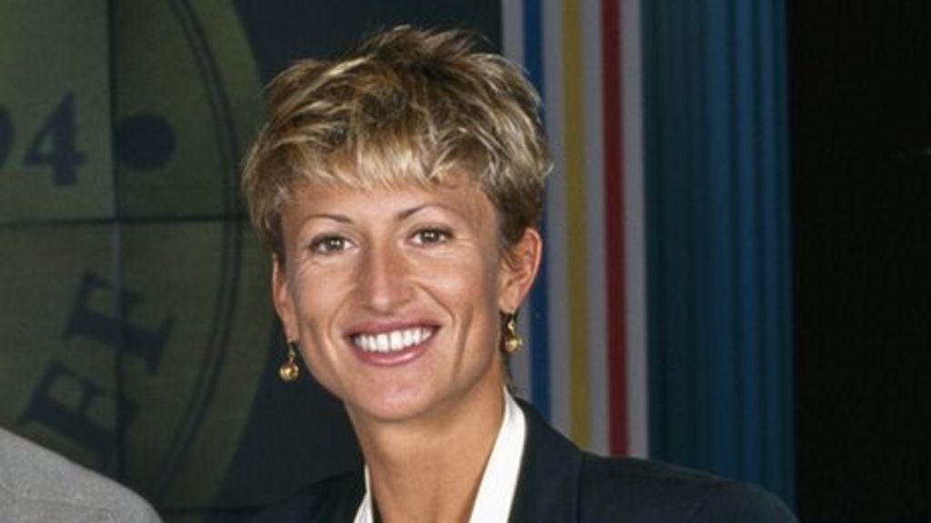 VW Golf model Paula Hamilton admits drink-driving - BBC News