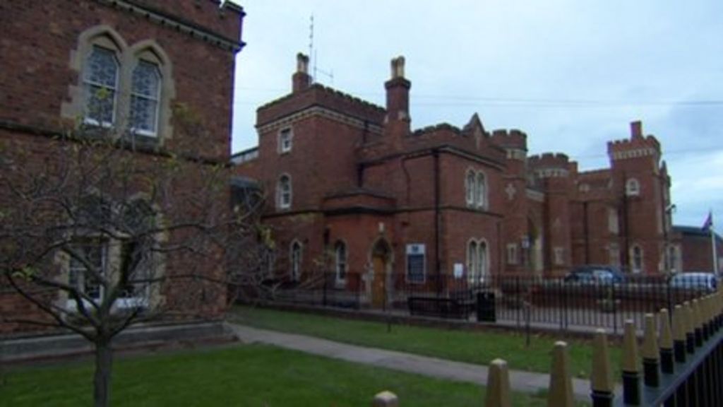 Lincoln Prison's failings 'among the worst' - BBC News