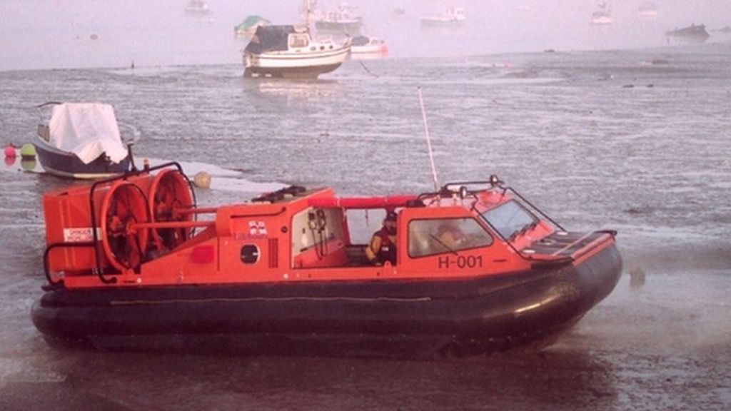 Southend Sea Life staff rescued by RNLI hovercraft crew - BBC News