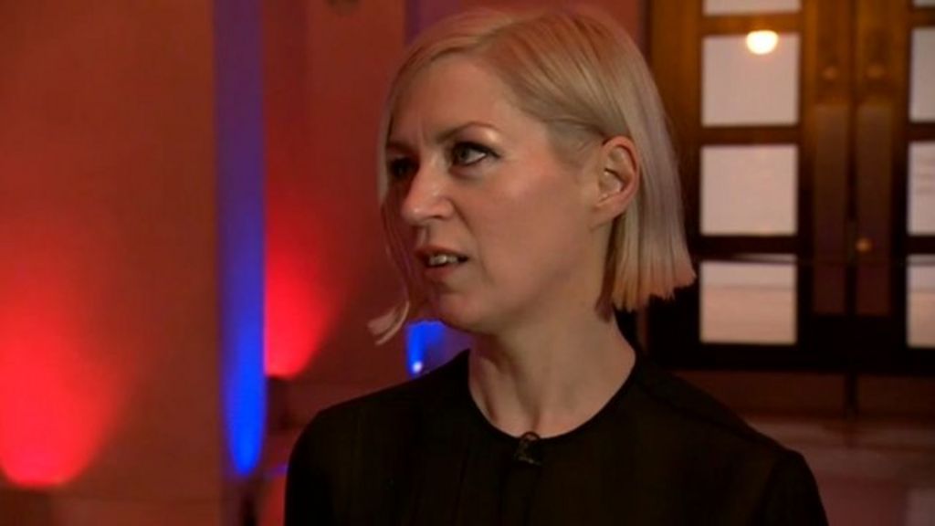 Turner Prize: Video artist Elizabeth Price wins - BBC News