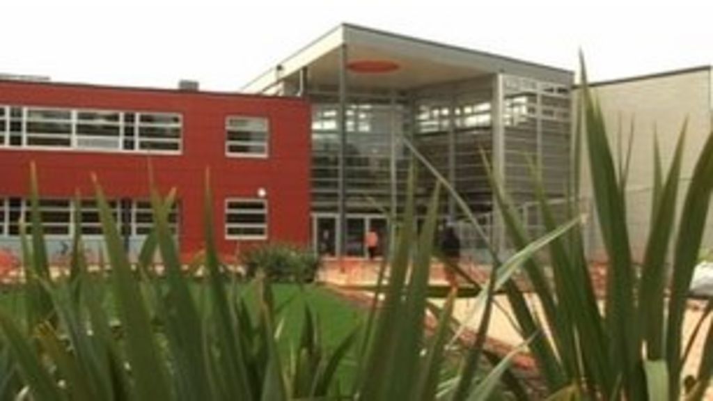 Sinfin Community School becomes City of Derby Academy - BBC News