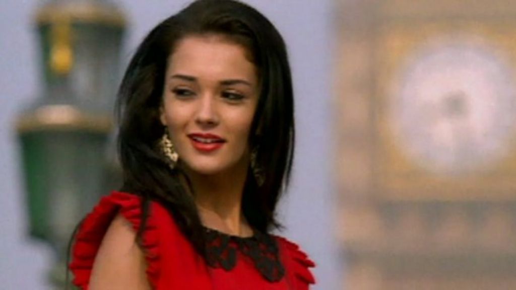 Amy Jackson: Liverpool star living Bollywood dream - BBC News