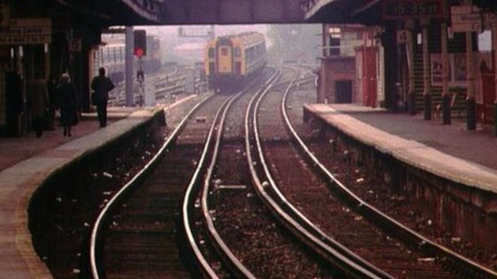 Worcestershire Parkway railway station wins funding - BBC News