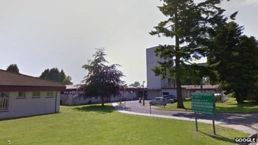 Bug closes ward at Dundee's Royal Victoria Hospital - BBC News