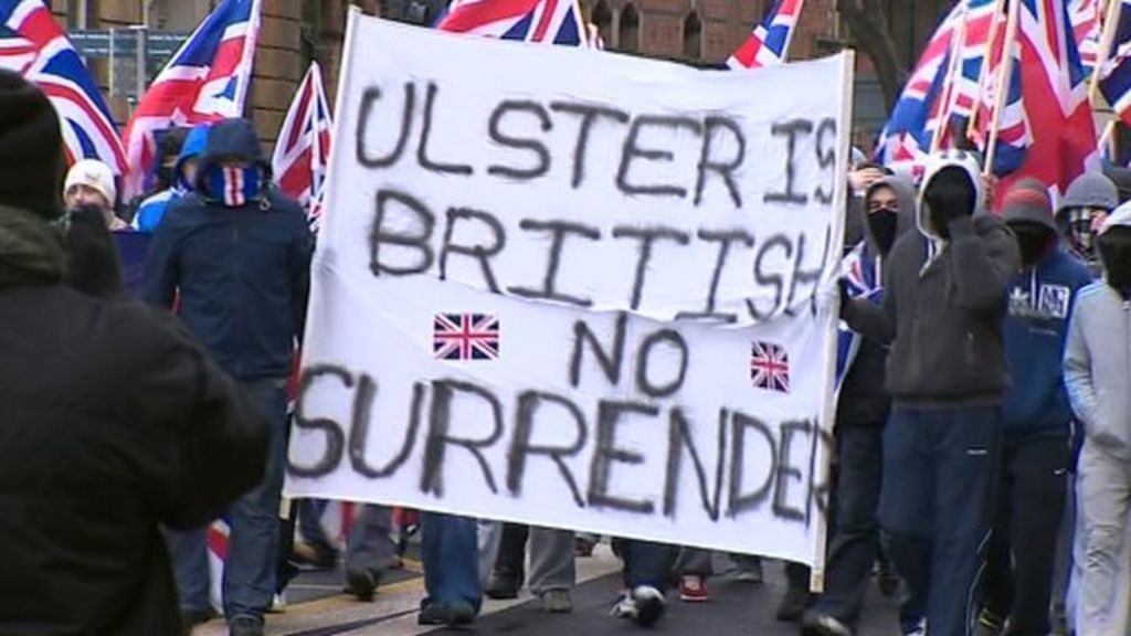 Belfast flag protests: Loyalists clash with police - BBC News