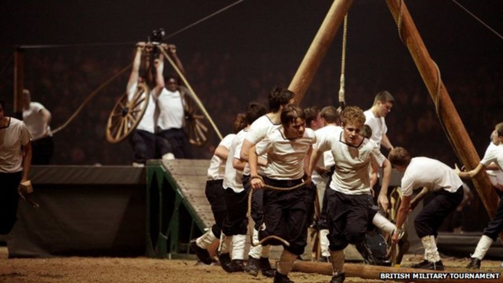 Girls to take part in field gun run at Earl's Court - BBC News