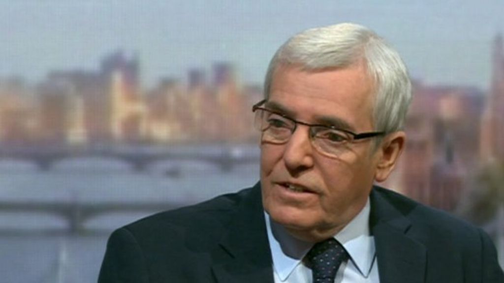 Dr Peter Carter warns NHS faces 'real strains' - BBC News